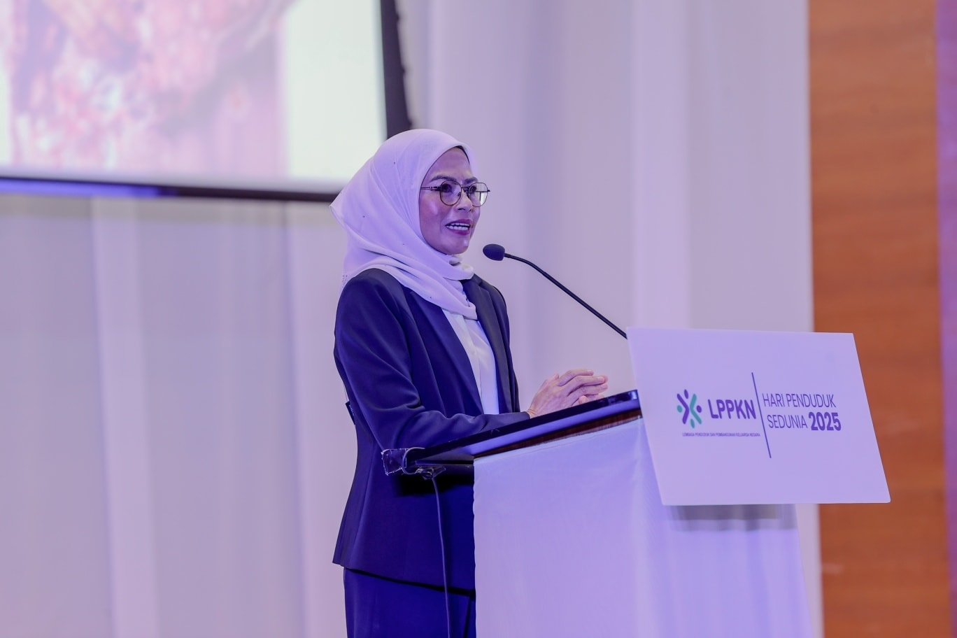 Rising cost of living a key reason youths delay marriage, parenthood: Noraini | Scoop