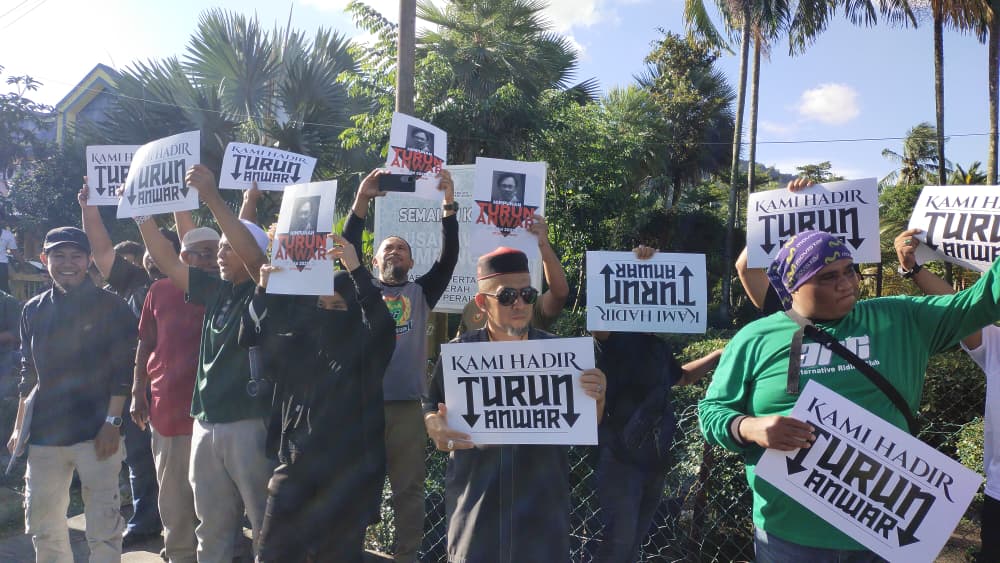 “Turun Anwar” organisers are trying to bring down govt with backdoor ...