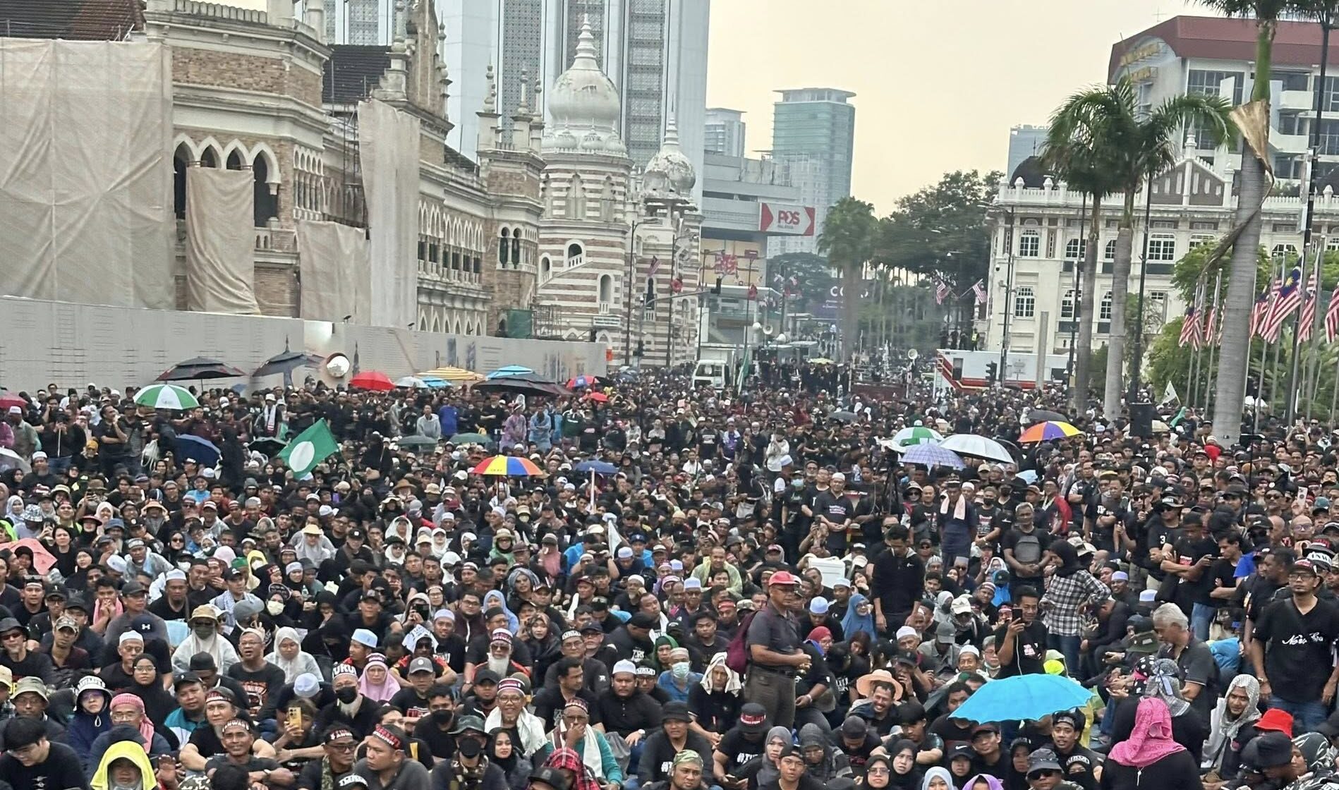 Between protest and opportunism: What ‘Turun Anwar’ really reveals ...