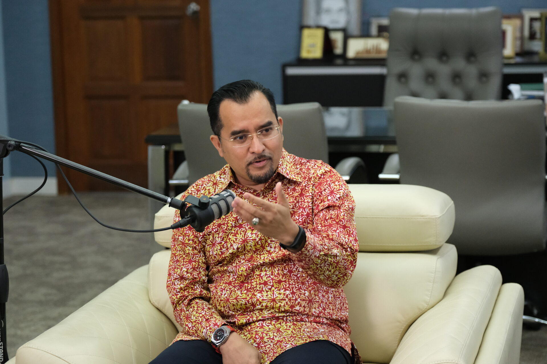 Asyraf sedia disaman ibu bapa pelajar dibuang kes buli di MRSM ‘bring ...