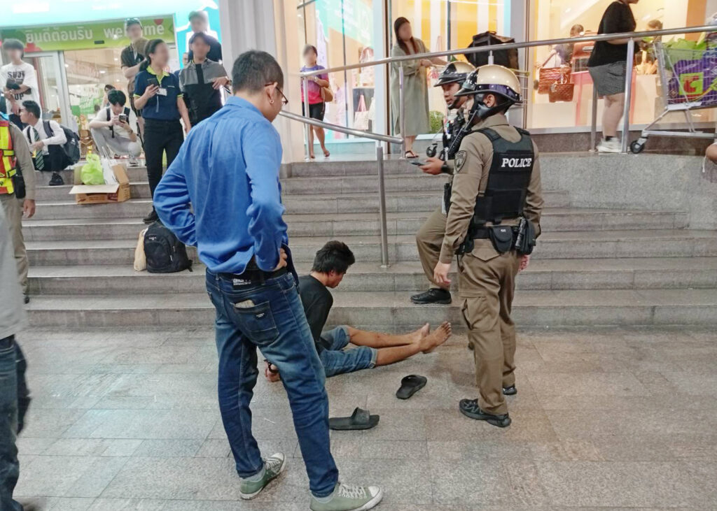 Horror at Bangkok shopping mall as two Malaysians set on fire in unprovoked attack | Scoop