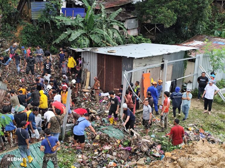 PM announces RM21mil in immediate aid for flood-hit Sabah as death toll ...
