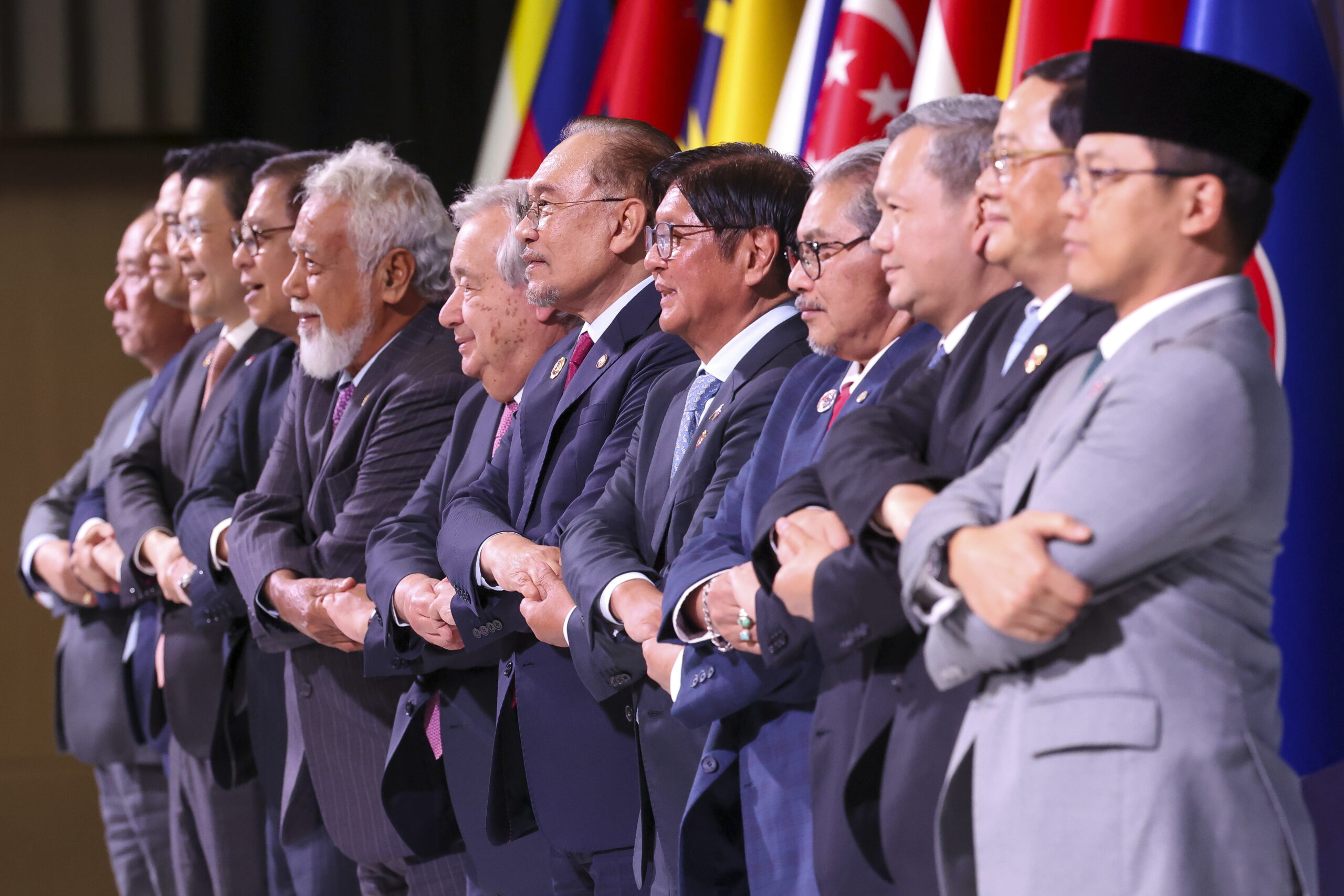 Kuala Lumpur Summit Ends: ASEAN-China trade upgraded, Philippines takes ...
