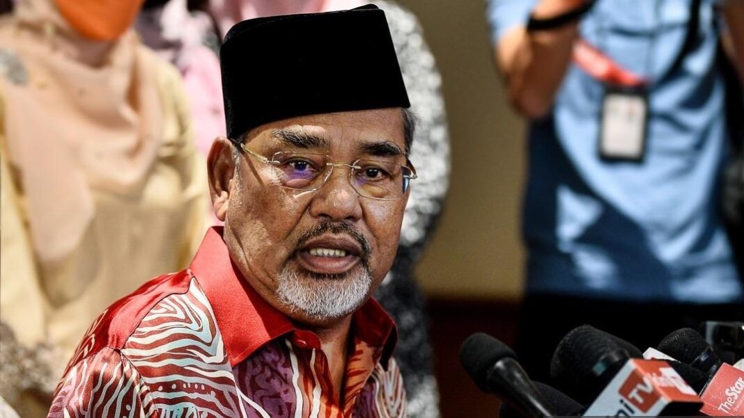 MIC may exit BN in November: Tajuddin | Scoop