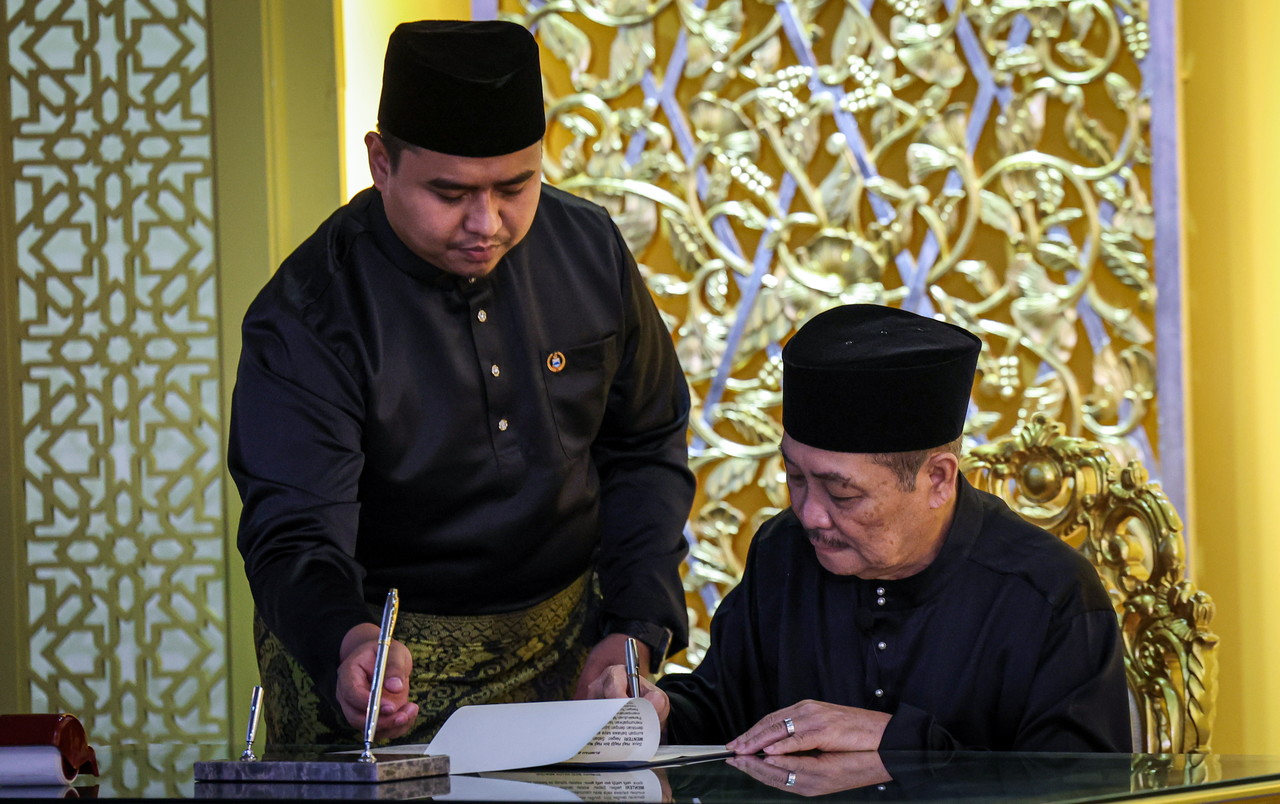 Hajiji sworn in for second term as Sabah CM | Scoop