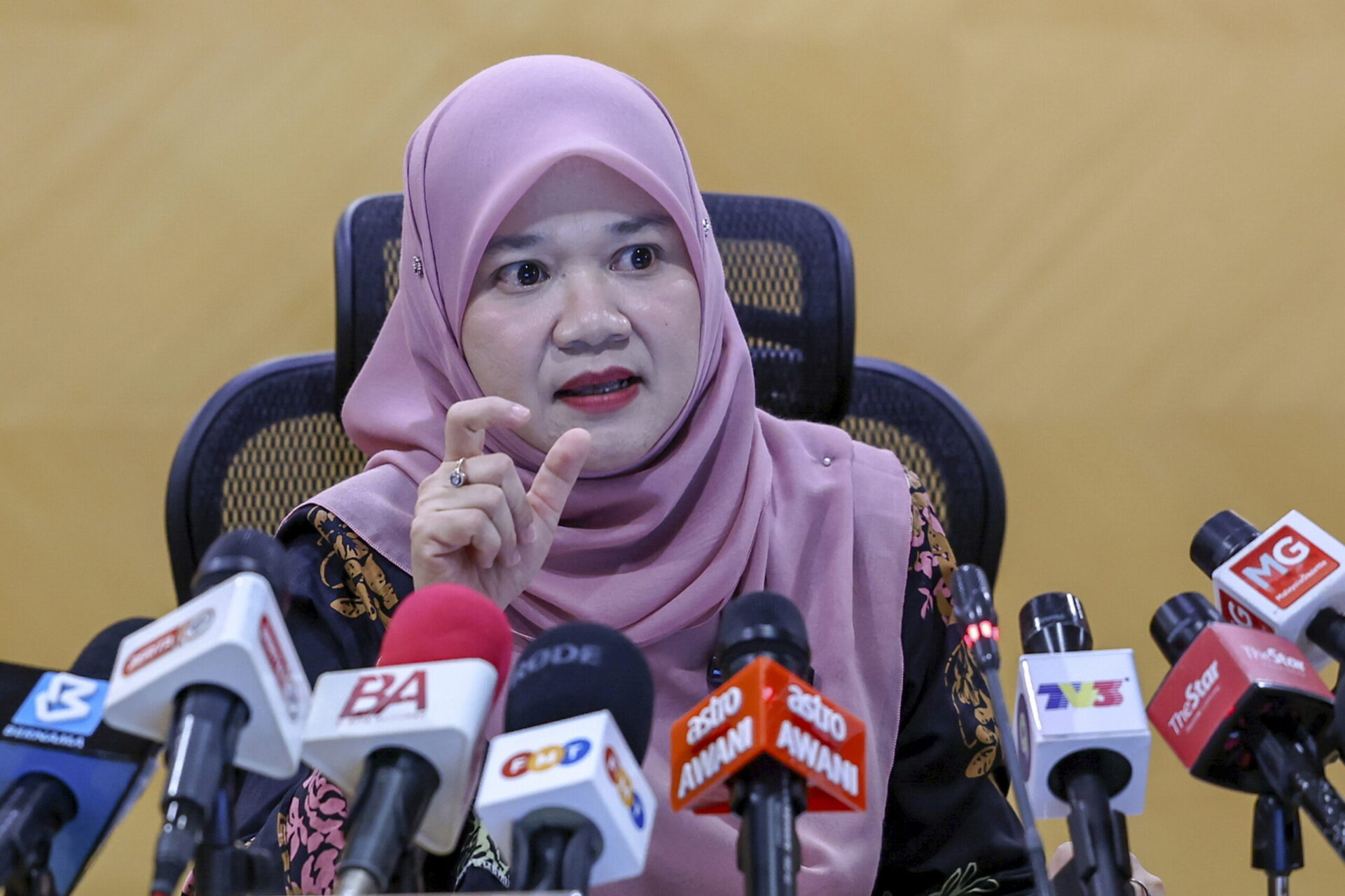 Fadhlina should be replaced in Cabinet reshuffle: Wee Ka Siong | Scoop