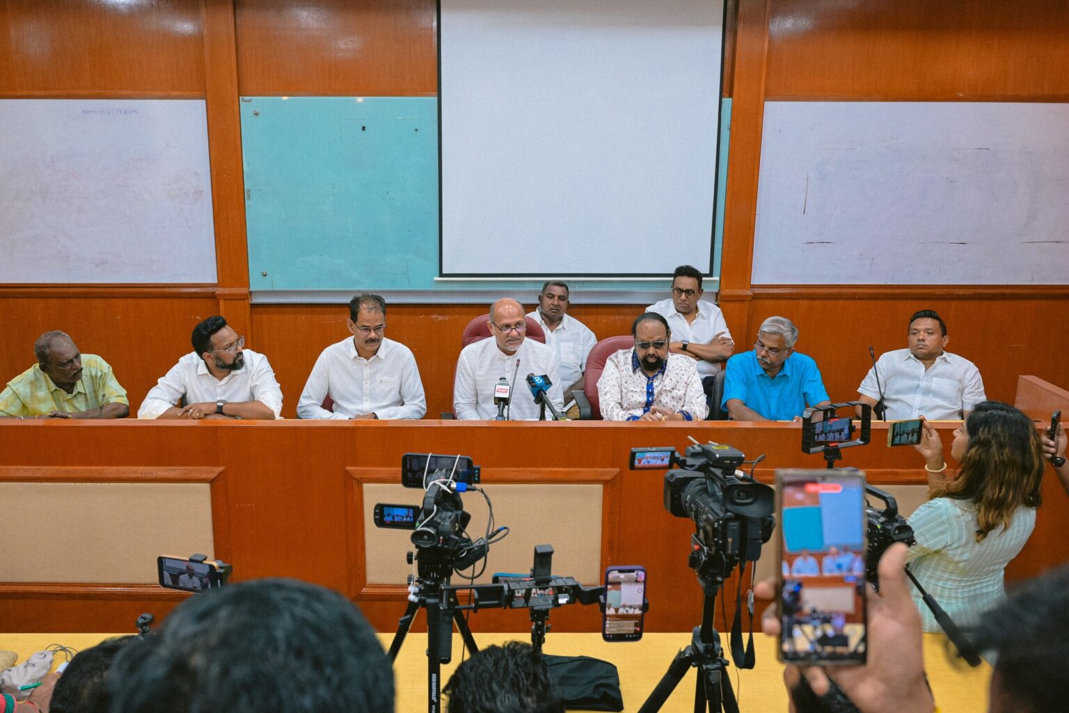 Batu Caves escalator dispute reaches stalemate as court steps in | Scoop