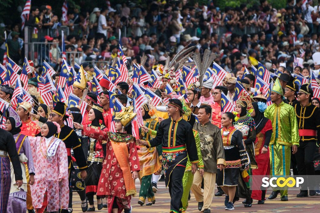 Malaysians are united, divided when Politicians say the wrong things ...