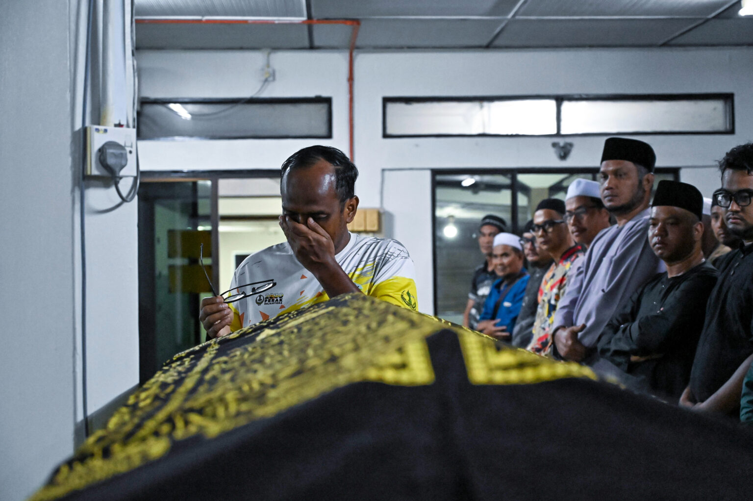 Jenazah Nur Izzati Humaira selamat disemadikan | Scoop