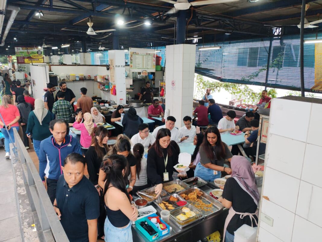 Eat here if you dare: The sauna hawker centres that KL's office workers ...
